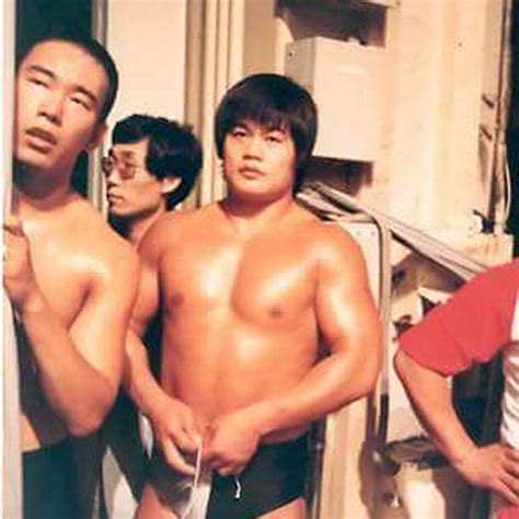 普羅擂司摔角 「虎獵人」小林邦昭歷史＜24＞「與山崎一夫的爭執比賽真相」 1980年代初期，與初代虎面激烈對戰並被稱為「虎獵人」的小林邦昭（現年64歲）自2000年4月21日引退至今，已經