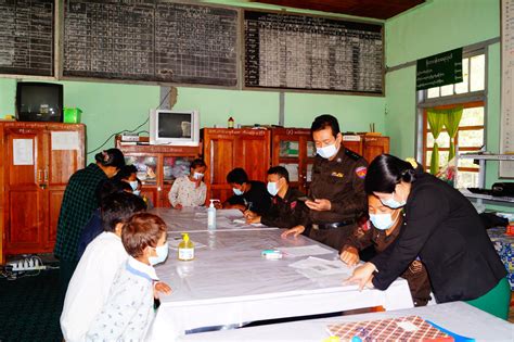 မယ်စဲ့မြို့နယ်တွင် ကျောင်းသား၊ ကျောင်းသူများအား ပန်းခင်းစီမံချက်ဖြင့် နိုင်ငံသားစိစစ်ရေးကတ်ပြားမ