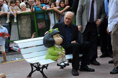 Crean Escultura De Mafalda En Buenos Aires Revista Cromos