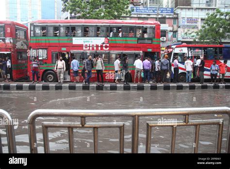 Dhaka Bangladesh On August 09 2023 Bangladeshi People Cross A