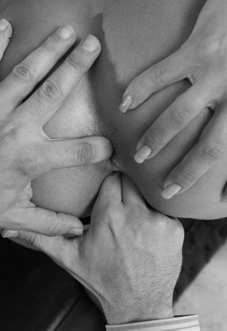 Foto De 2 Holes 3 Fingers