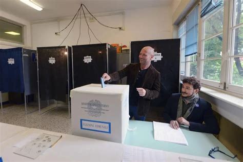 Il Candidato Sindaco Alessandro Maccabelli Al Voto Giornale Di Brescia