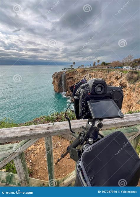 A Camera With A Circular Polarizer And Nd Filter Takes Long Exposure