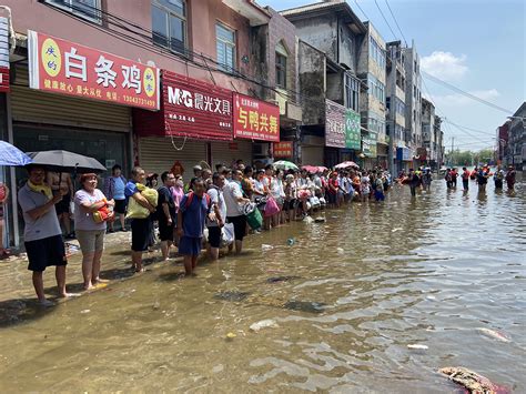洪水逼近卫辉一小学安置点的12小时垃圾堆满街舍不得搬走保护疫苗 凤凰网