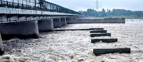 Delhi Government Issues Flood Alert Yamuna Water Level Rising Rapidly