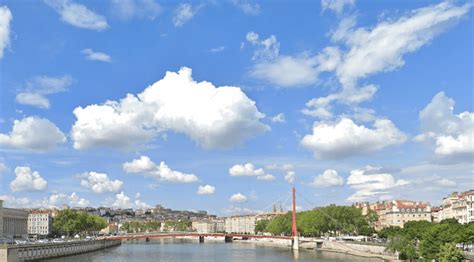 Lyon La Passerelle Du Palais De Justice Renommée