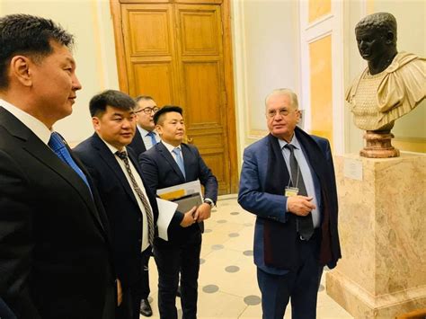 ФОТО “Эрмитаж” д хадгалагдаж буй Чингисийн чулууны бичиг