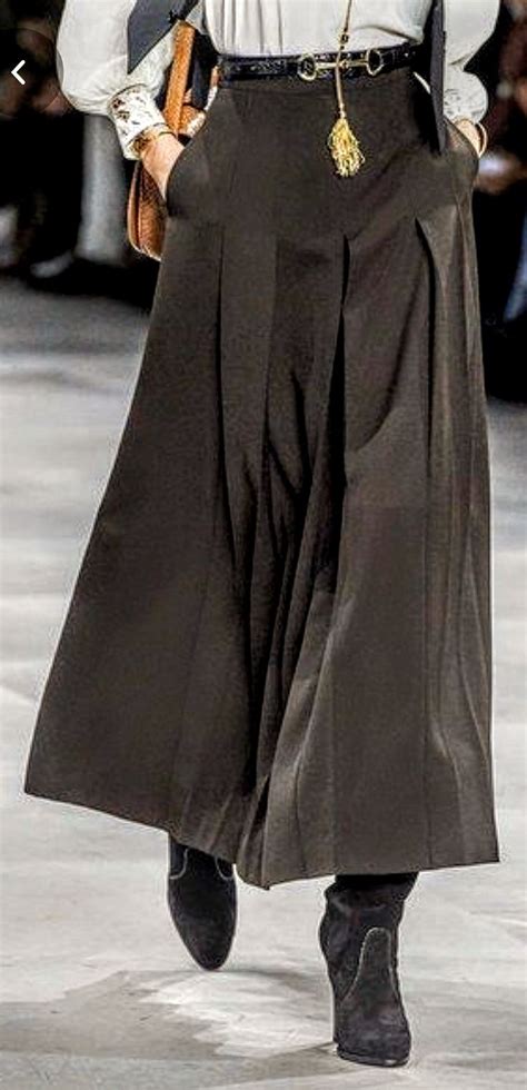 Pin by Monica Asperti Brandão on Roupas Saias Skirt fashion Fashion outfits Winter fashion