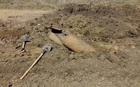 bombe neexplodate găsite lângă Focşani Zona a fost izolată și oamenii evacuați Stirileprotv ro