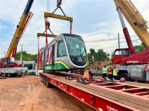 Trens Do Vlt De Salvador E Rms ComeÇam A Ser Transportados Para