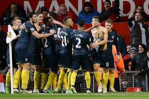Manchester United 0 1 Southampton Saints Leapfrog United Into Third