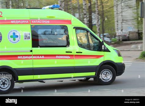 Flashing Blue Lights Ambulance Hi Res Stock Photography And Images Alamy