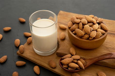 Manfaat Kacang Almond Untuk Kecantikan Wajah Cegah Keriput Berkeluarga