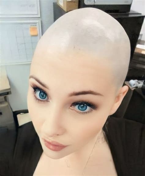 Pin Di David Connelly Su Bald Women 12 Donne Calve