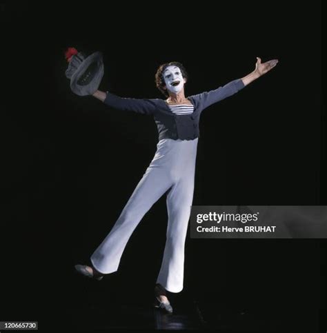 French Mimes Photos And Premium High Res Pictures Getty Images