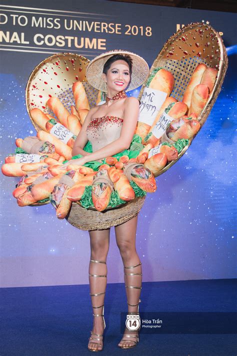 Hhen Niê Bất Ngờ Chia Sẻ Lại Hình ảnh Mặc Trang Phục Bánh Mì đã Dự Thi