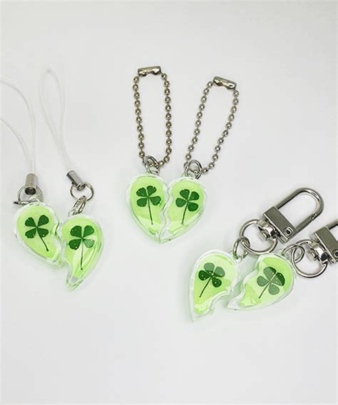 당일발송b급 야광 하트 네잎클로버 키링 새해선물 에어팟 1 2 3세대 프로 친구 우정 생일 선물 감성 버즈 가방 하이틴 커플 다이어리 행운 생일 선물 키링 연초 선물