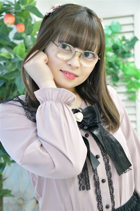 瓶底眼鏡っ娘 桃花