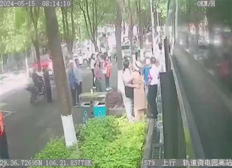 异乡有温情！重庆公交司机与市民联手，救助车内晕倒的外地乘客 凤凰网资讯 凤凰网
