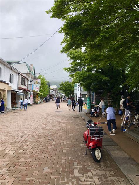 🛵ぴーすけ🐝💨💨低浮上お許し下さい😂 On Twitter 小雨降る旧軽銀座😂 こんな天気でも人いっぱい😅 寒いからコーヒー☕️飲んで