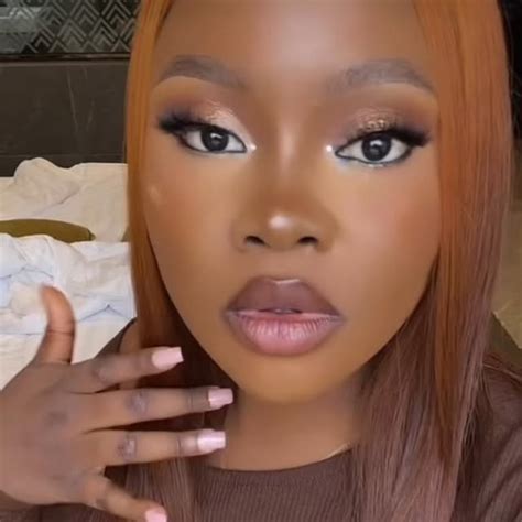 F A V O U R Fav Willy Threads Say More