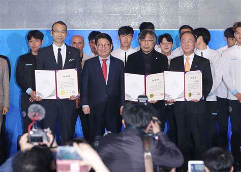 대구fc엔젤클럽 후원과 기부 활동사진들 소중한인연 레인보우 스튜디오 가족사진