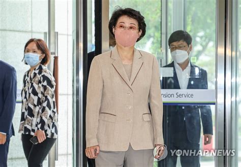 청문 준비 사무실로 향하는 김승희 보건복지부 장관 후보자 연합뉴스
