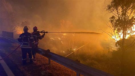 IncÊndio Obriga Retirada De 6 Mil Pessoas Na FranÇa