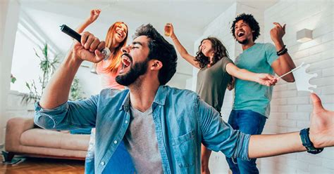 El Vialia Vigo estrena un karaoke gratuito abierto a todos los públicos y estilos musicales