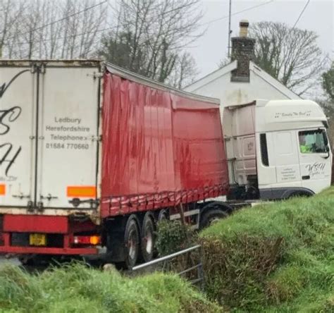 21 Cornwall Sat Nav Fails That Led To Lorries Getting Stuck On Our