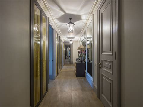 Межкомнатные двери Встроенные шкафы Traditional Hallway And Landing
