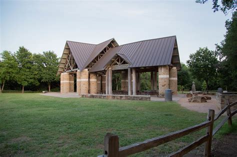 Se Permiten Perros En River Legacy Park