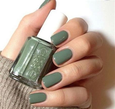 สีเขียวกำลังมา รวม 25 ไอเดีย ทาเล็บสีเขียว หลายเฉด ไว้เปลี่ยนลุคในวันหยุด