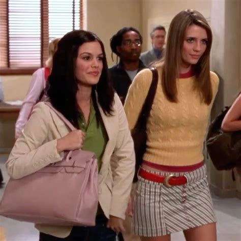 Summer Roberts Marissa Cooper Outfit Film Mode Stil Inspiration