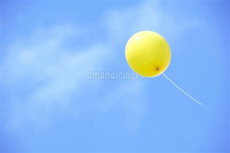 空と風船の写真素材 Fyi03865401 ストックフォトの Qlean Market（キュリンマーケット）