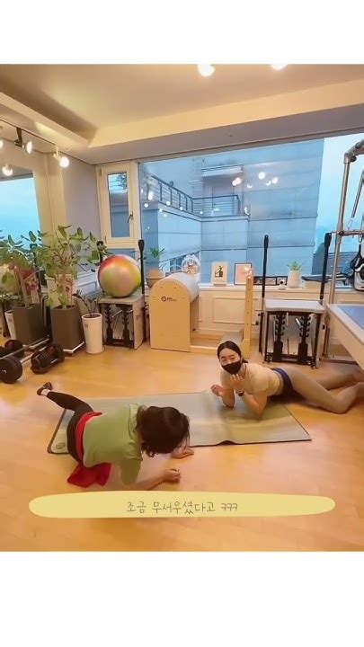 슬샘vs여성회원님 필라테스강사 운동하는여자 운동합시다 필라테스 대결 플랭크팔씨름 Youtube
