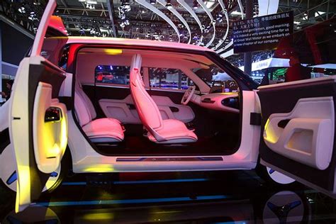 車展群英薈｜莊·薩繆爾：歐拉是長城推出的獨立純電動汽車品牌 每日頭條