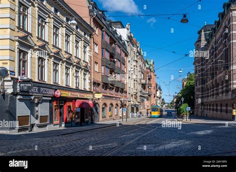 Straßenbahn auf der Hauptstraße Drottninggatan im Stadtzentrum von
