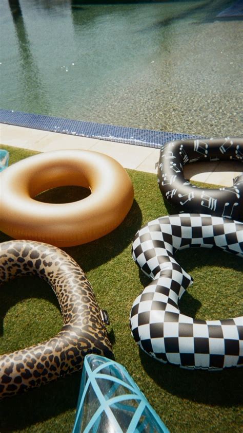 Kourtney Kardashian Shows Off Her Massive Pool And Incredible Sunset Views From Backyard Of 9m