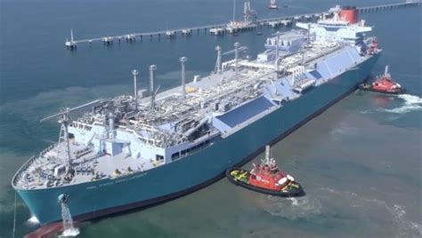Hong Kong LNG Terminal charters MOLs FSRU Challenger 信德海事网 专业海事信息咨询服务平台