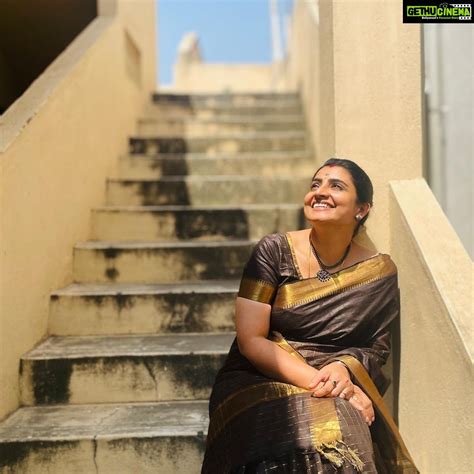 sujitha instagram dress well but keep it simple 🤎 online saree