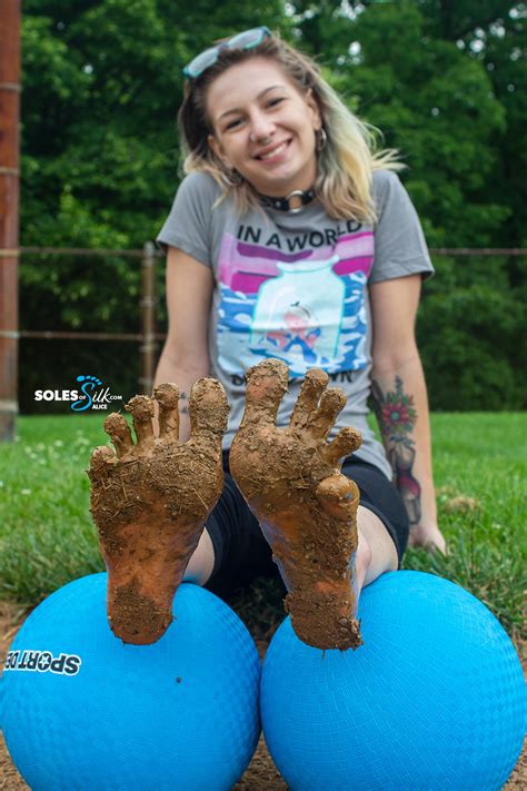 Foot Fetish Forum Soles Of Silk Alices Massive Muddy Feet And Some