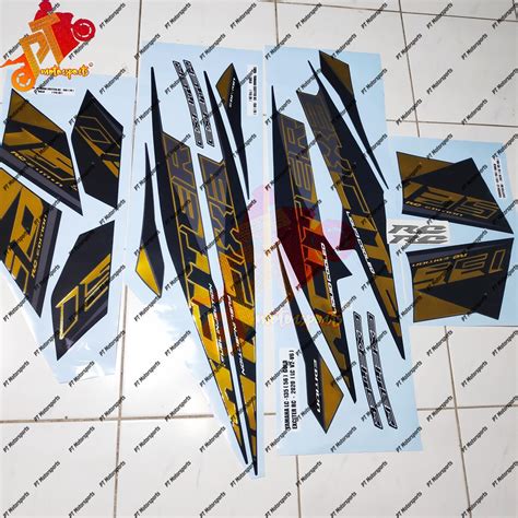 Y15zr Y15 Lc 135 V1 V7 Sticker Stripe Exciter Rc 2020 Gold 56 26 57 Shopee Malaysia