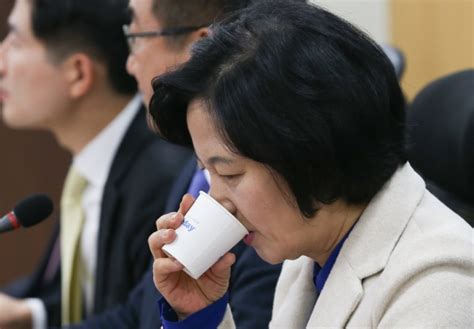 리얼미터 민주당 지지도 3주 연속 ↘ 507북핵 안보위기 영향 포커스데일리