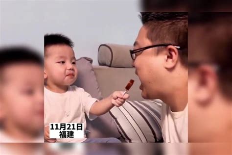 笑容怎么消失了原来是转移到爸爸脸上去了