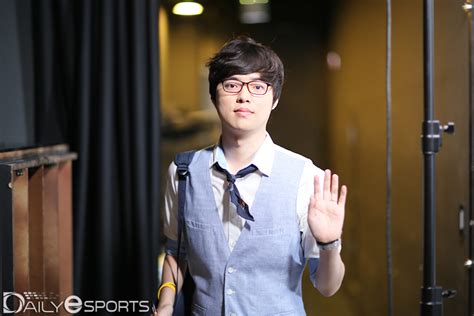 포토 캡틴잭 강형우 카메라에 손 흔들