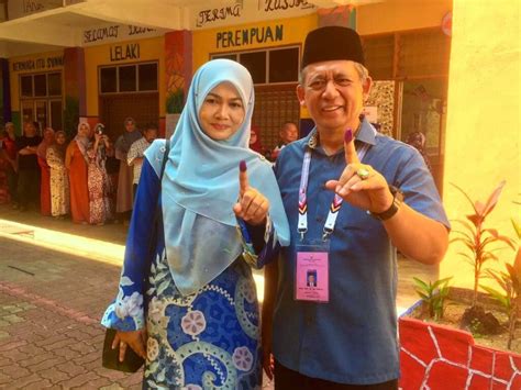 Prn Ahmad Razif Selesai Mengundi Di Smk Kompleks Seberang Takir