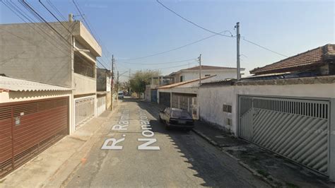 Adolescente mata o pai mãe e irmã a tiros após ficar sem celular