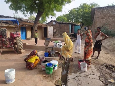 कदौरा क्षेत्र के ग्राम इकौना में 16 और रैला में 13 हैंडपंप खराब पानी