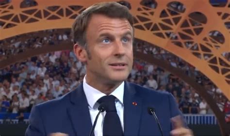 Emmanuel Macron Est Parti Le Visage Rouge Lors De La Coupe Du Monde De
